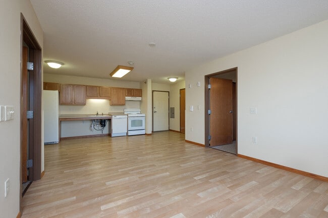 Crossroads Apartments - Fargo, ND | After55