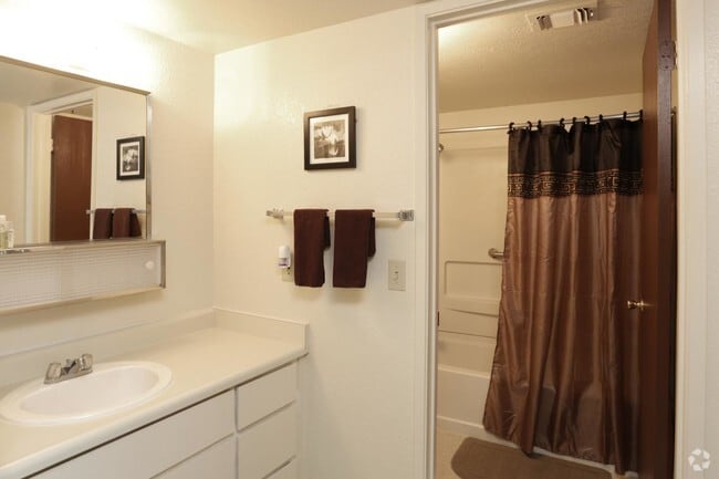 Kings View Manor Senior Living 55 and Better Apartments - Fresno ...