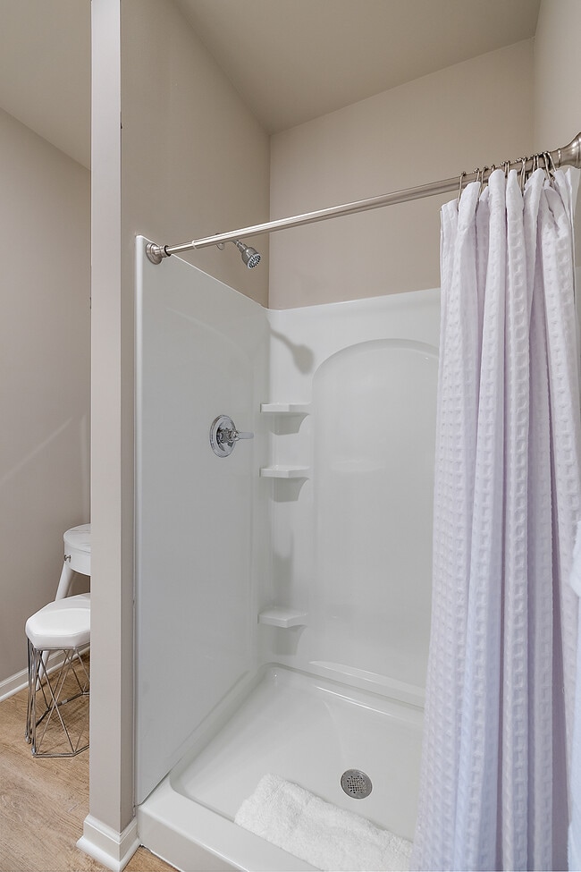 Aspen Pointe Independent Senior Living Apartments - Clinton Township, Michigan - 1 unit ...