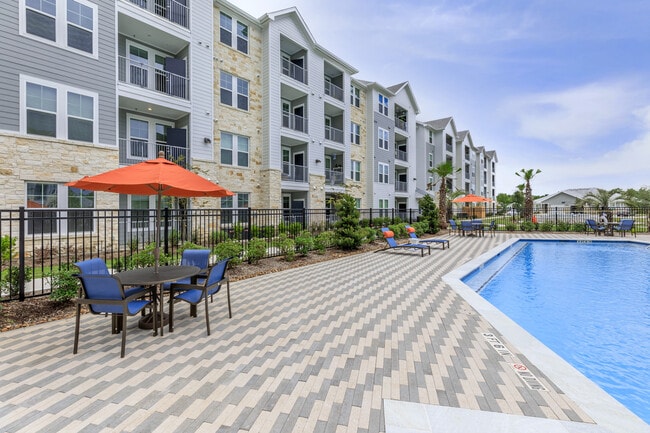 Retreat at Barbers Hill Apartments - Mont Belvieu, Texas - 22 units ...