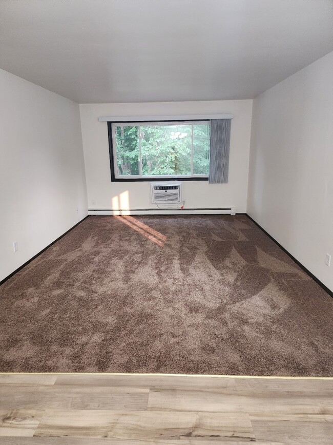 Barton Avenue Estates Apartments - West Bend, Wisconsin - 2 units ...