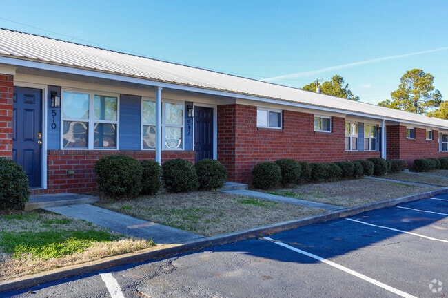 Stonegate Apt - Warner Robins, Georgia - 8 units available | After55