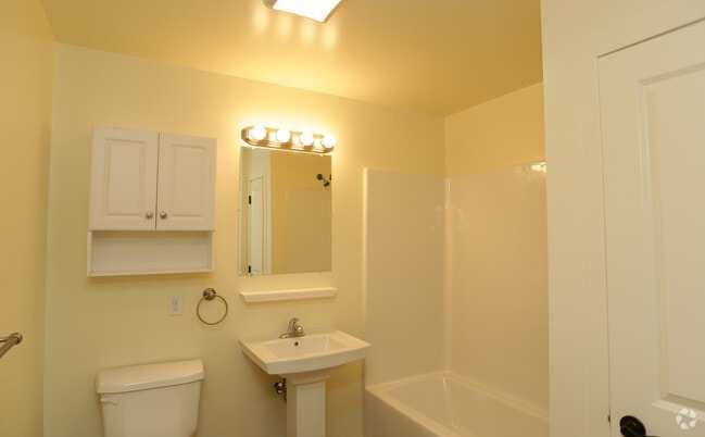 The Spinney at Van Dyke Apartments - Delmar, New York - 8 units ...