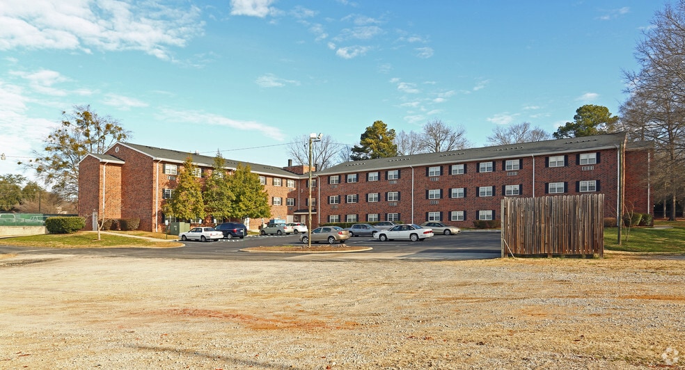 Lancaster Manor - Lancaster, SC | After55