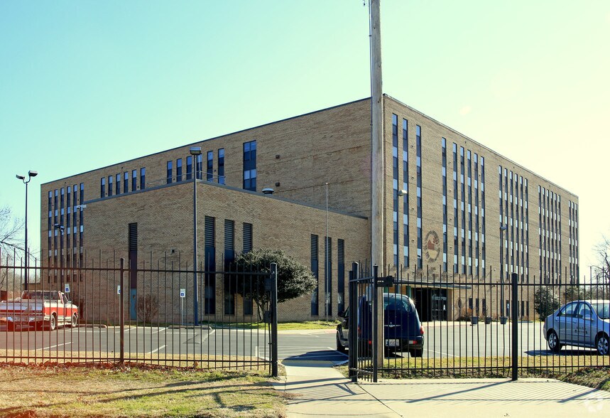 Inhofe Plaza - Tulsa, OK | After55
