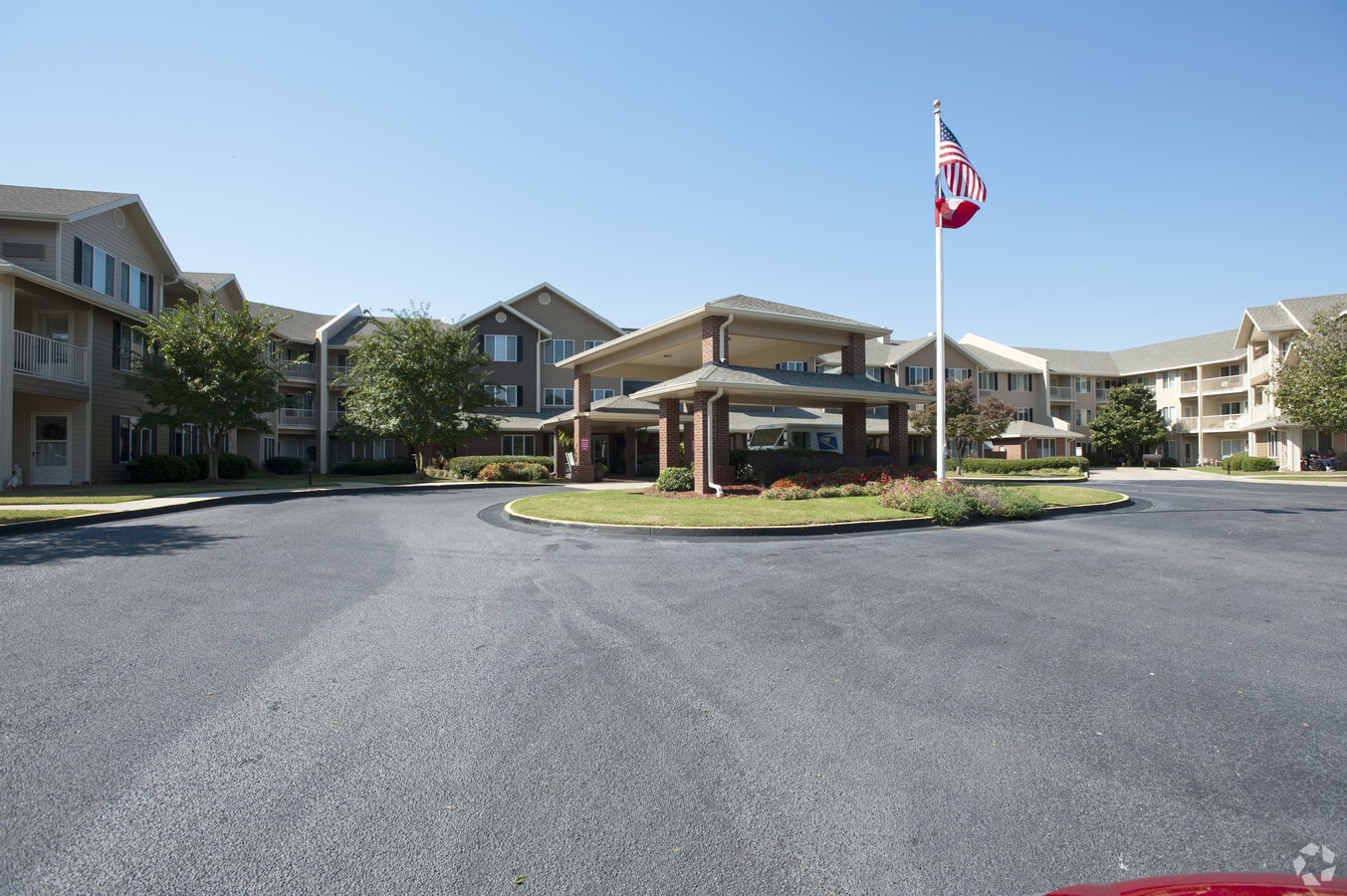Holiday Pinegate Apartments - Macon-Bibb, GA | After55