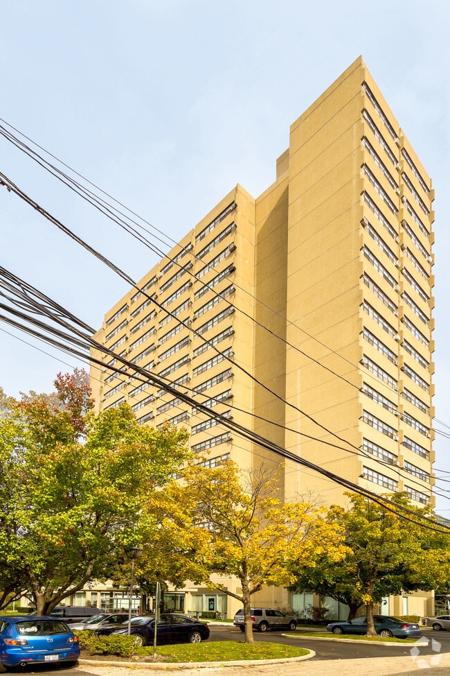 Mills Park Tower Apartments - Oak Park, IL | After55