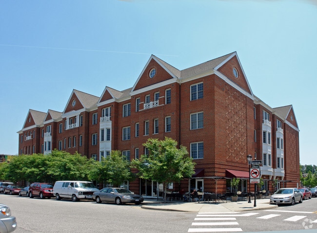 The Arbors at Port Warwick Apartments - Newport News, VA | After55