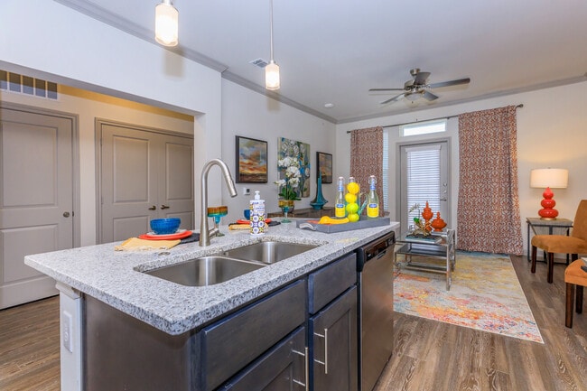 Retreat at Barbers Hill Apartments - Mont Belvieu, Texas - 22 units ...