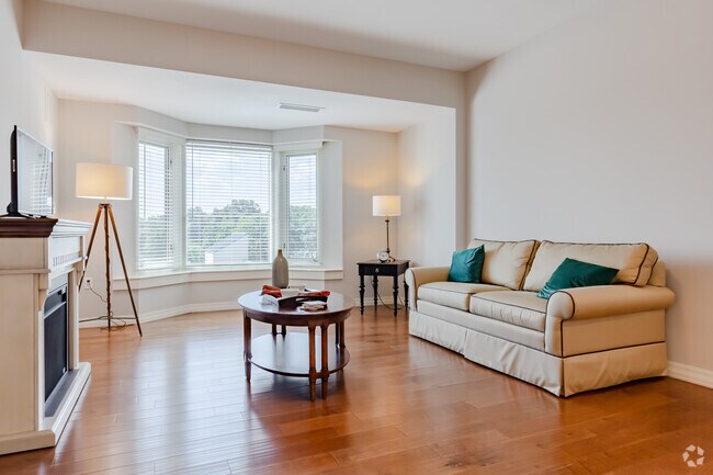 Encore Village of Schaumburg Apartments - Schaumburg, Illinois - 8 ...