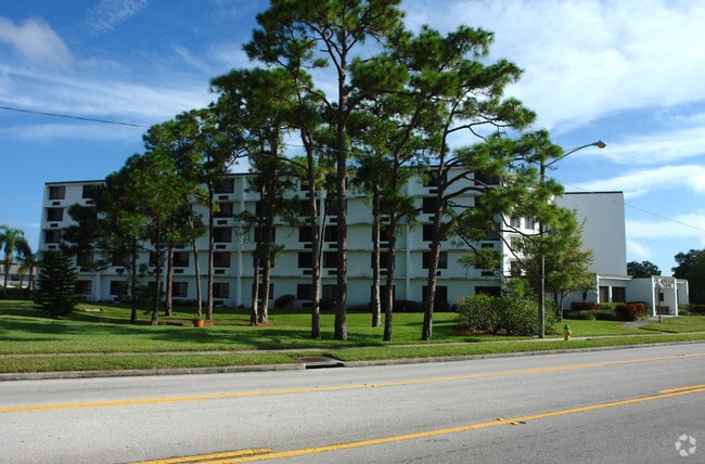 St. Giles Manor Apartments - Pinellas Park, FL | After55