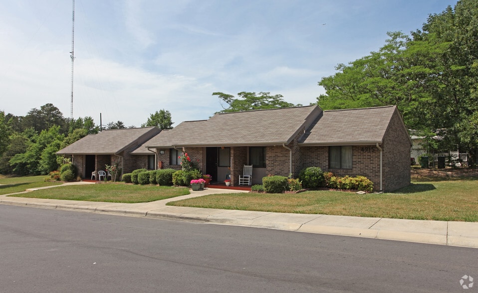 Mayfield Memorial Apartments - Charlotte, NC | After55