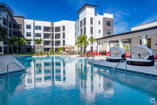 The Pointe at Lakewood Ranch Apartments - Lakewood Ranch, Florida - 87 ...