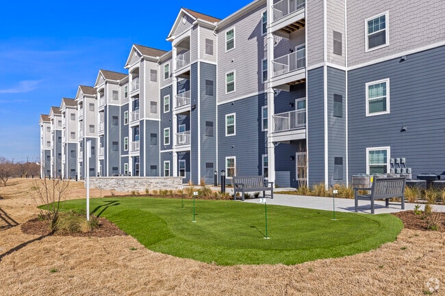 REGATTA 55 Apartments - Fort Worth, Texas - 75 units available | After55